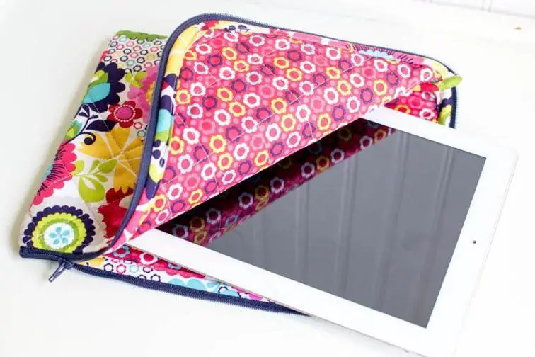 Quilted iPad Case - Free Pattern - Sewing With Scraps