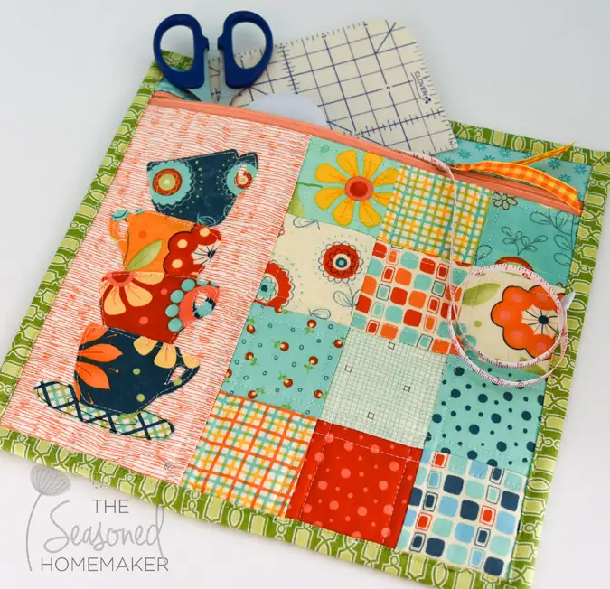 Simple Zipper Bag Free Tutorial - Sewing With Scraps