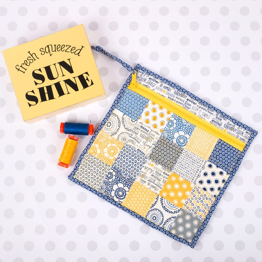 Simple Zipper Bag Free Tutorial - Sewing With Scraps