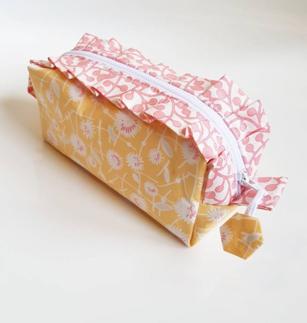Ruffle Zipper Pouch - Sewing With Scraps