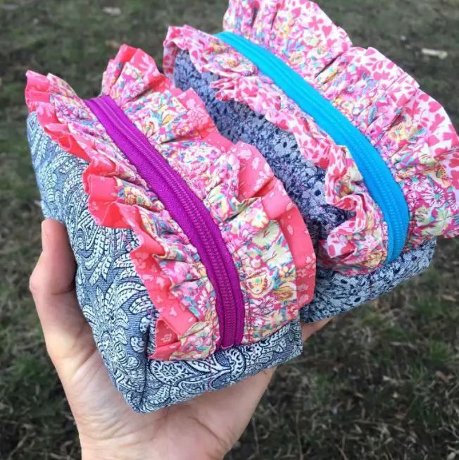 Ruffle Zipper Pouch - Sewing With Scraps
