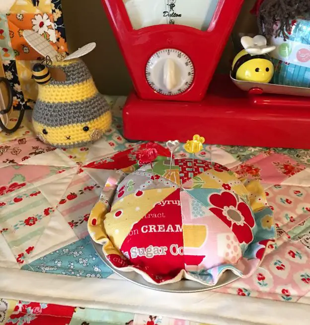Cutie Pie Pincushion Tutorial - Sewing With Scraps